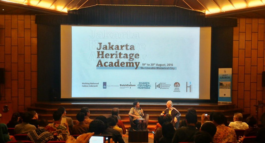 Peluncuran Buku Tempat-tempat Bersejarah di Jakarta Peluncuran Buku Tempat-tempat Bersejarah di Jakarta