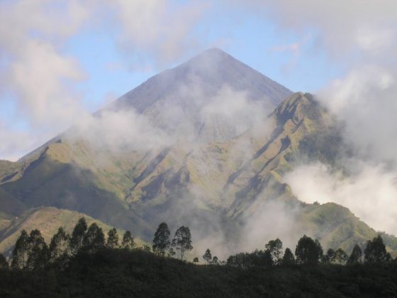 Gunung Inerie, Keindahan Piramida Alam di Pulau Flores