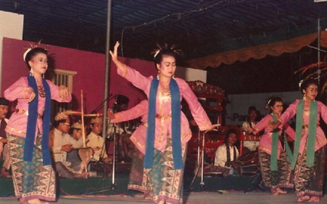 Tari Cokek, Berpadunya Budaya Tionghoa, Sunda, Betawi, dan Pencak Silat ...