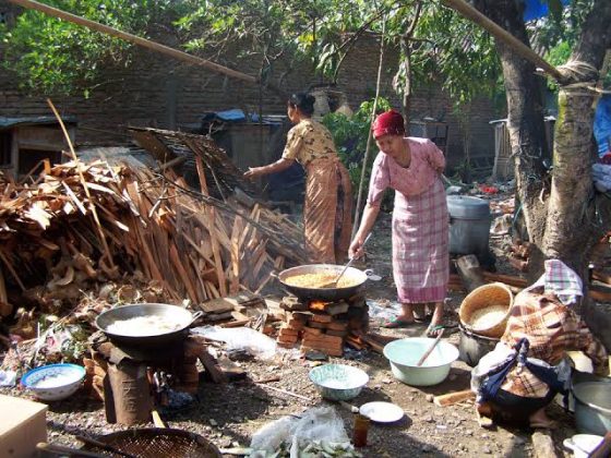 Tradisi Rewang, Membantu Tetangga Kala Hajatan
